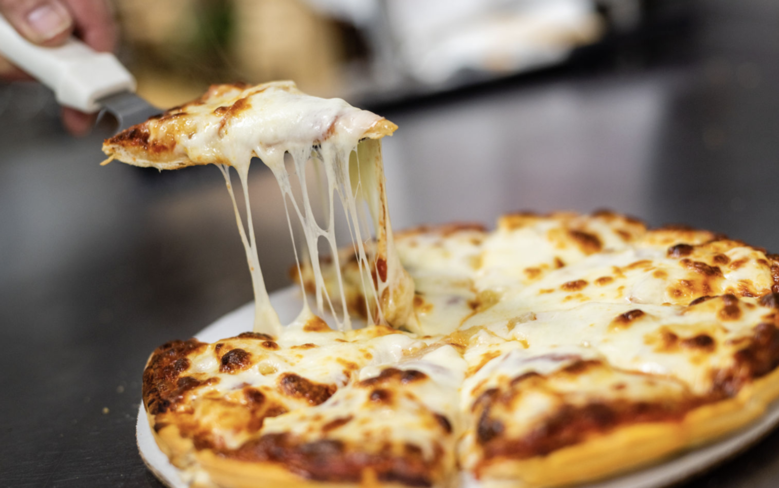 How Big Is A 9 Inch Pizza (Comparison Sizes) - Swartzsdeli