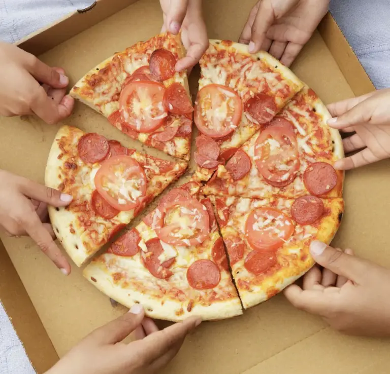 How Big Is A 9 Inch Pizza (Comparison Sizes) - Swartzsdeli