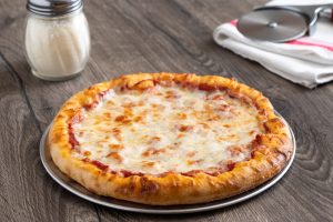 How Big is a 7 inch Pizza (Compared & FAQs Answered) - Swartzsdeli