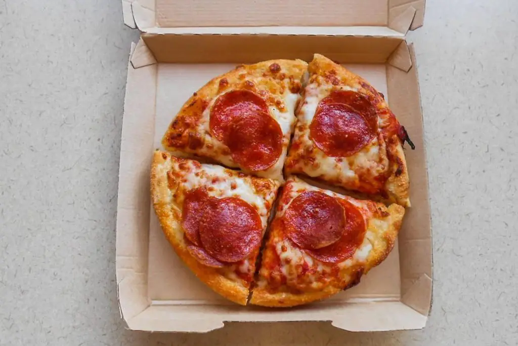 How big is a 6 inch Pizza - Swartzsdeli