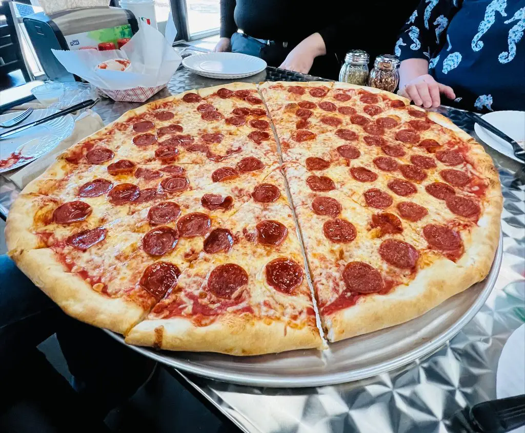 How Big Is A 24 Inch Pizza Swartzsdeli How Big Is A 24 Inch Pizza Swartzsdeli
